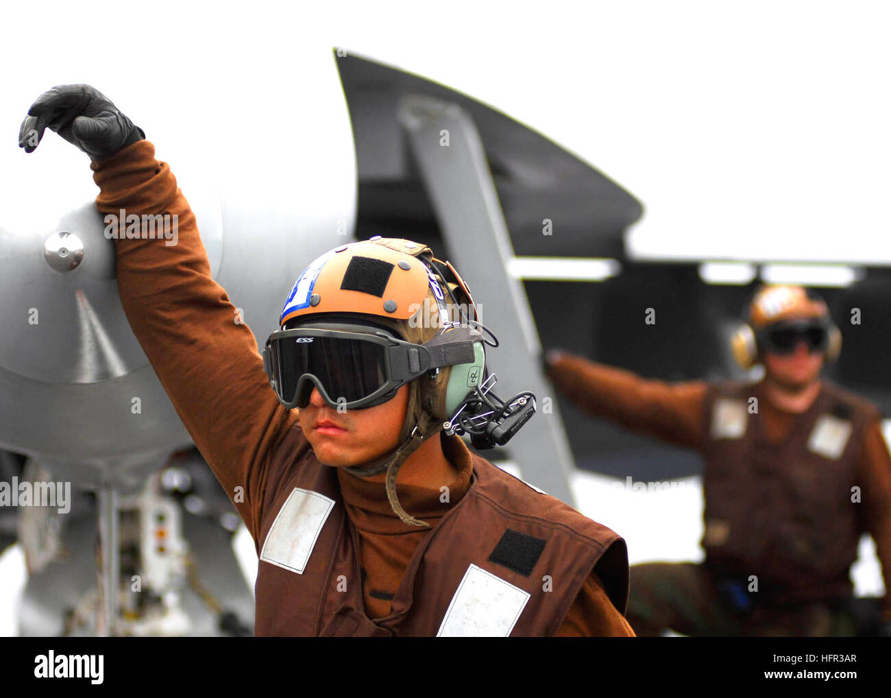 060310-N-0499M-062 Pacific Ocean (March 10, 2006) - A plane captain ...