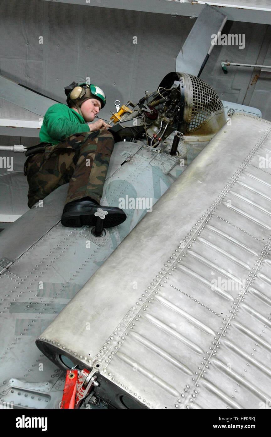 070317-N-1635S-003 PACIFIC OCEAN (March 17, 2007) - Aviation Structural ...