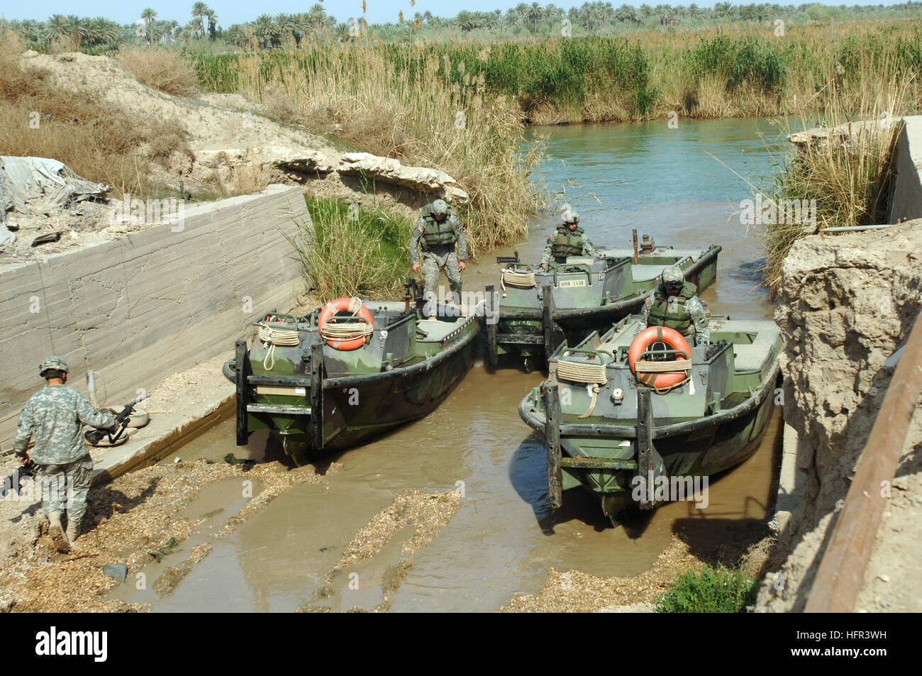 060321-N-8252B-020 Musayyib, Iraq (March 21, 2006) - Company E, 1st ...