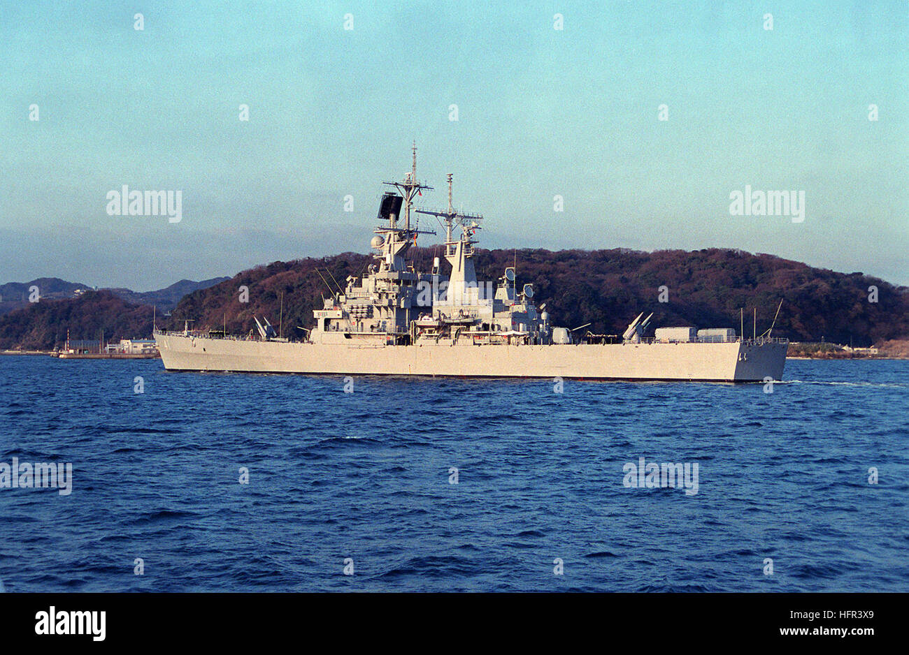 A port quarter view of the nuclear-powered guided missile cruiser USS ...