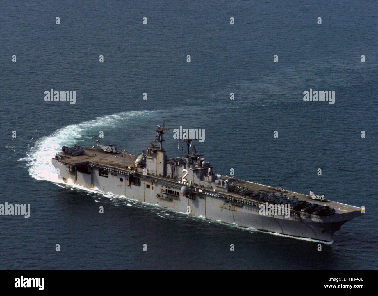 060331-N-5067K-010 Yellow Sea (March 31, 2006) - Amphibious assault ...