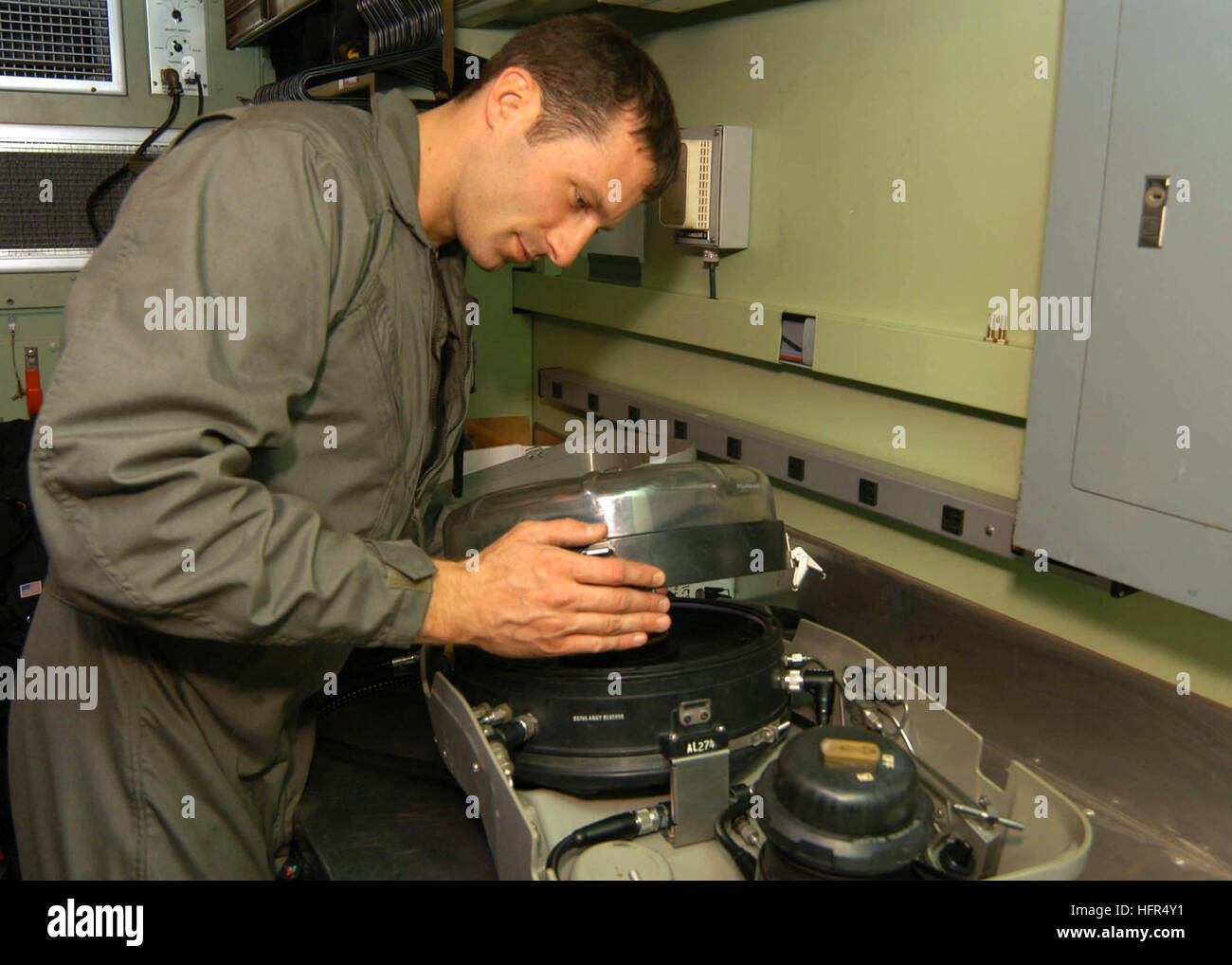060418-N-1891M-004 Atlantic Ocean (April 18, 2006) - Engineman 2nd John ...
