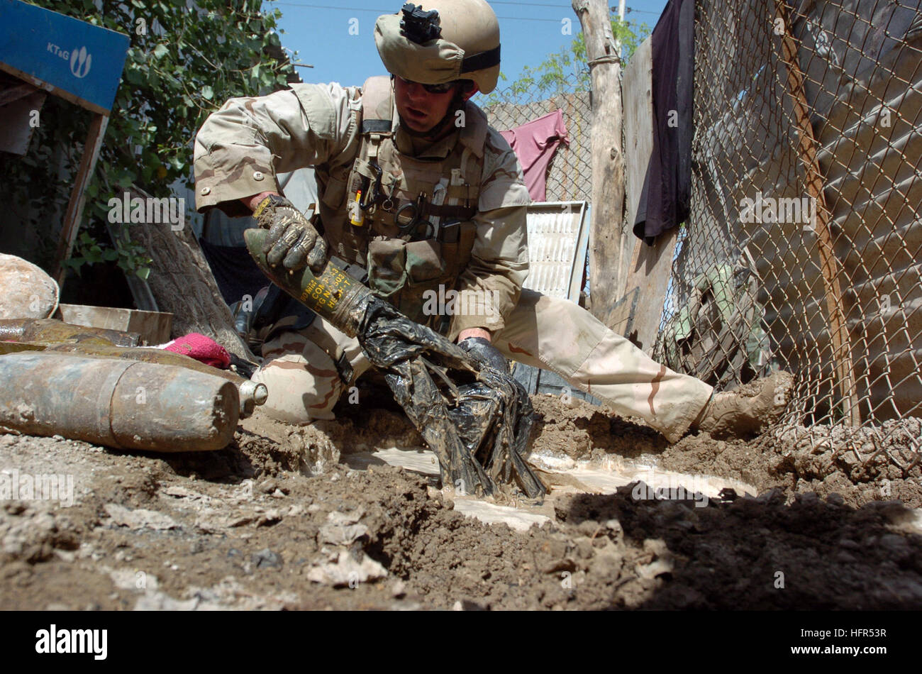 060420-N-7586B-091 Baghdad, Iraq, (April 20, 2006) - U.S. Navy Hull ...