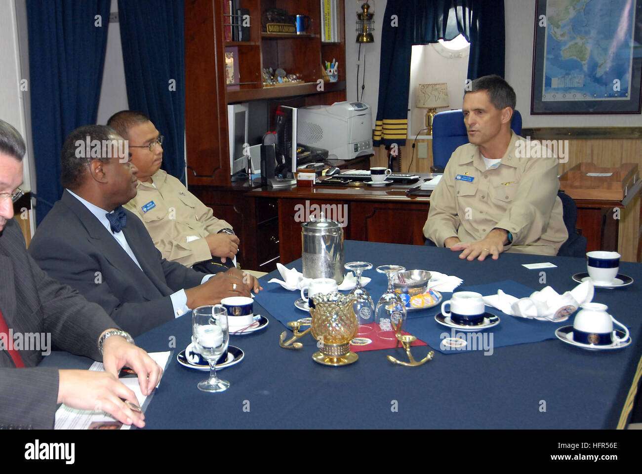 Commanding officer of uss blue ridge lcc 19 hi-res stock photography ...