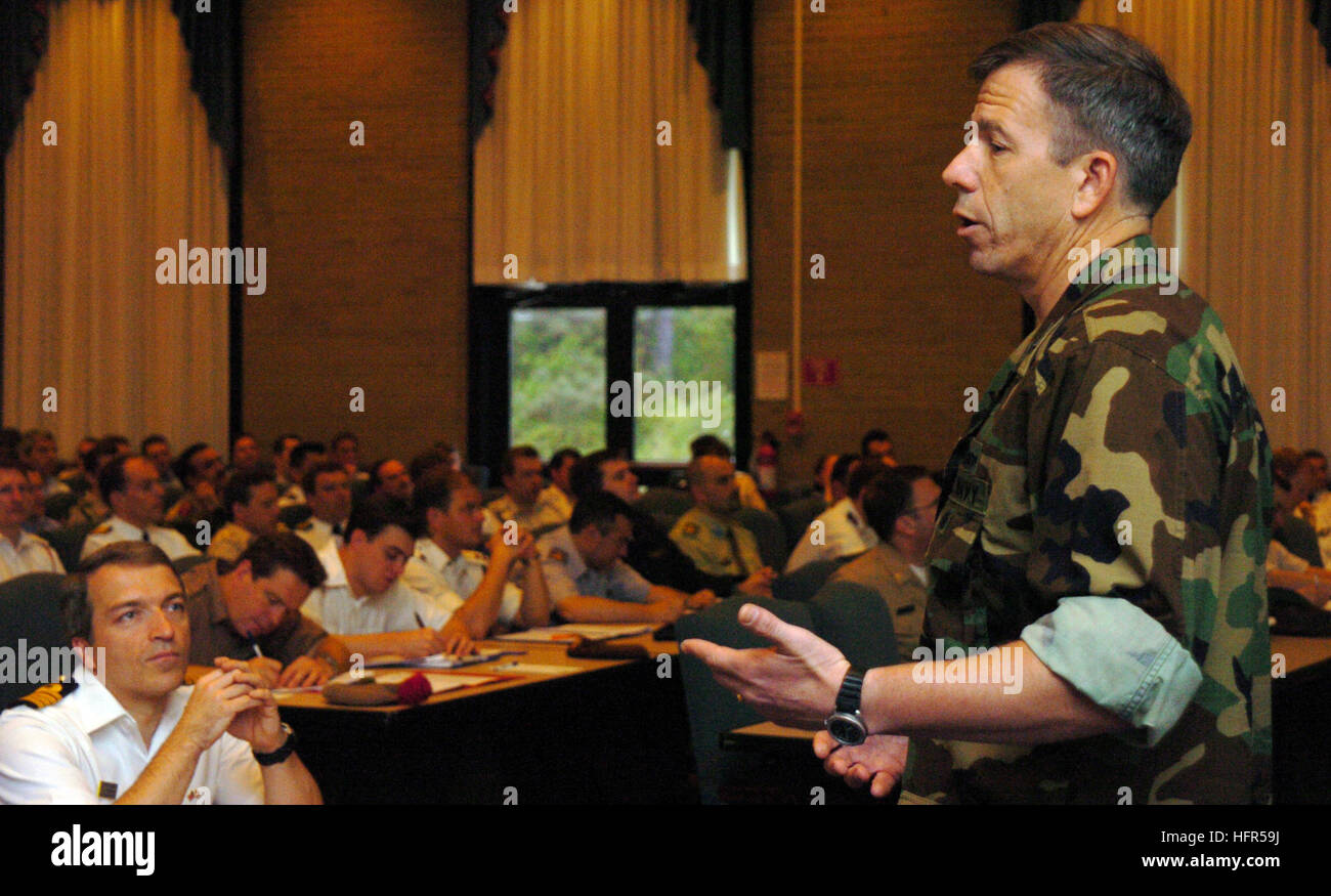 060427-N-5330L-045 Norfolk, Va. (April 27, 2006) - Assistant Operations ...