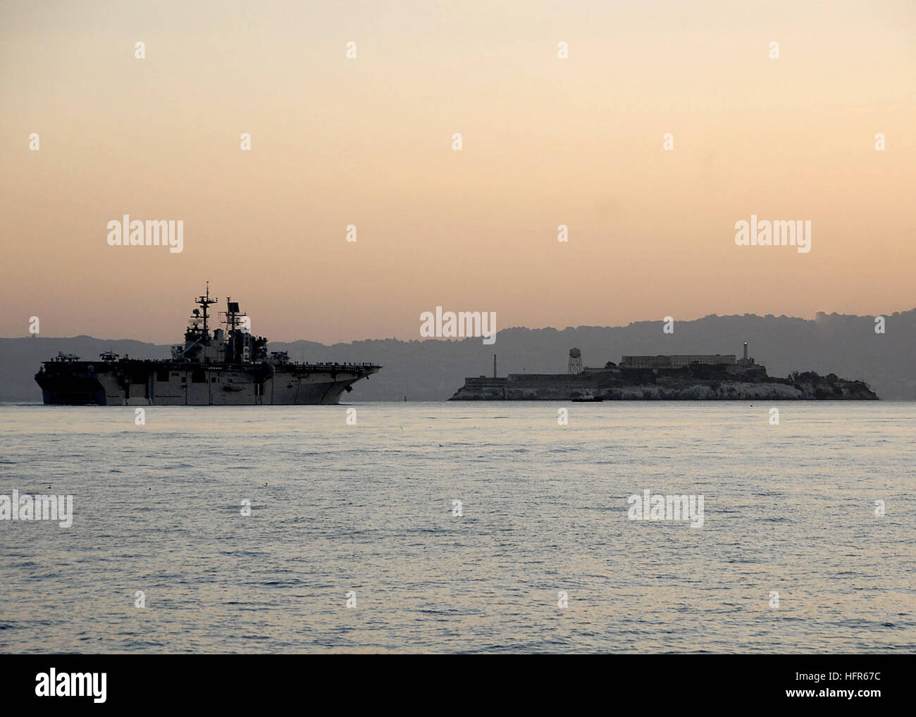 081012-N-0515W-061 PACIFIC OCEAN (Oct. 12, 2008) The amphibious assault ...
