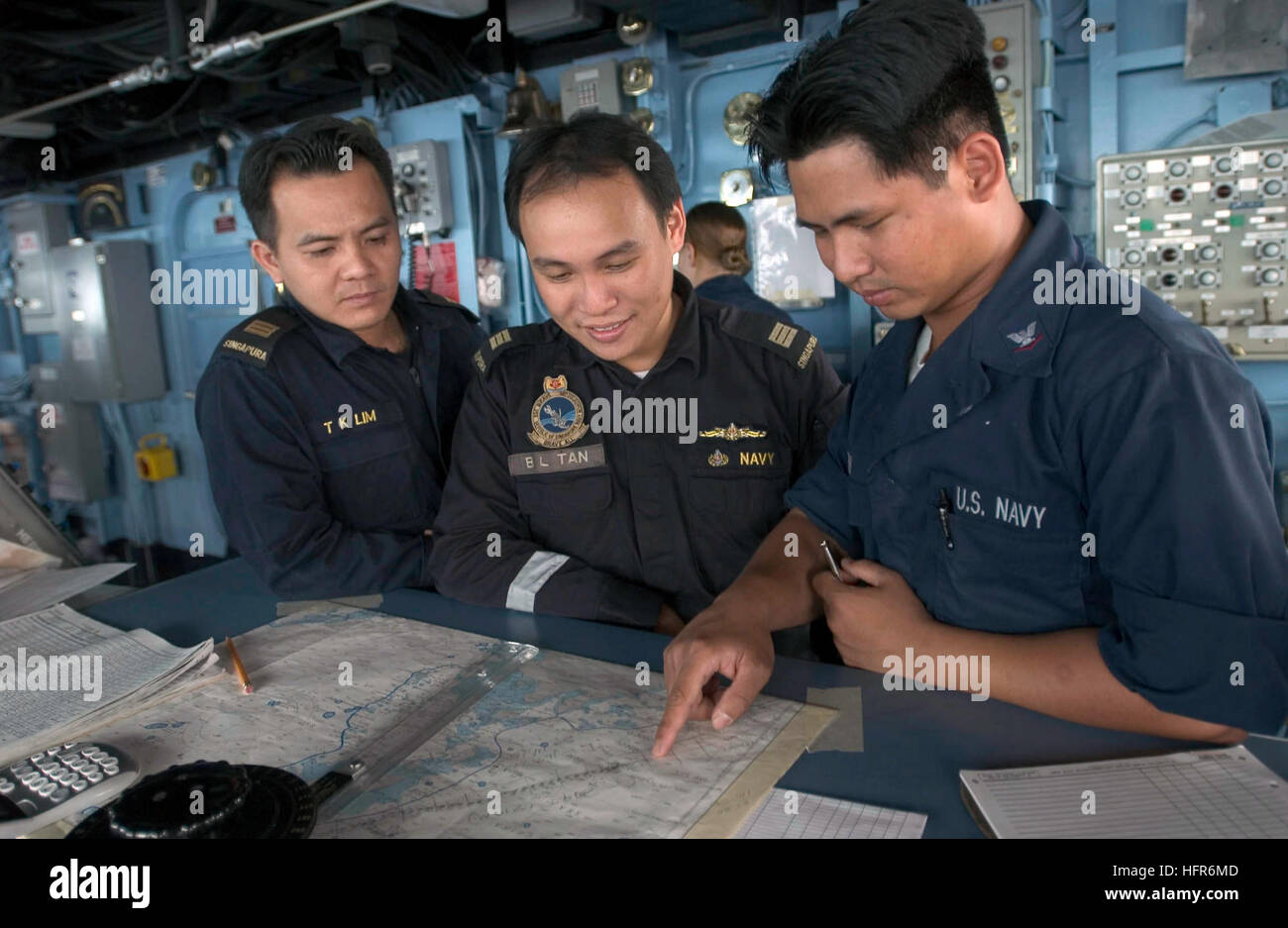 060525-N-9851B-002 South China Sea (May 25, 2006) - Republic of ...