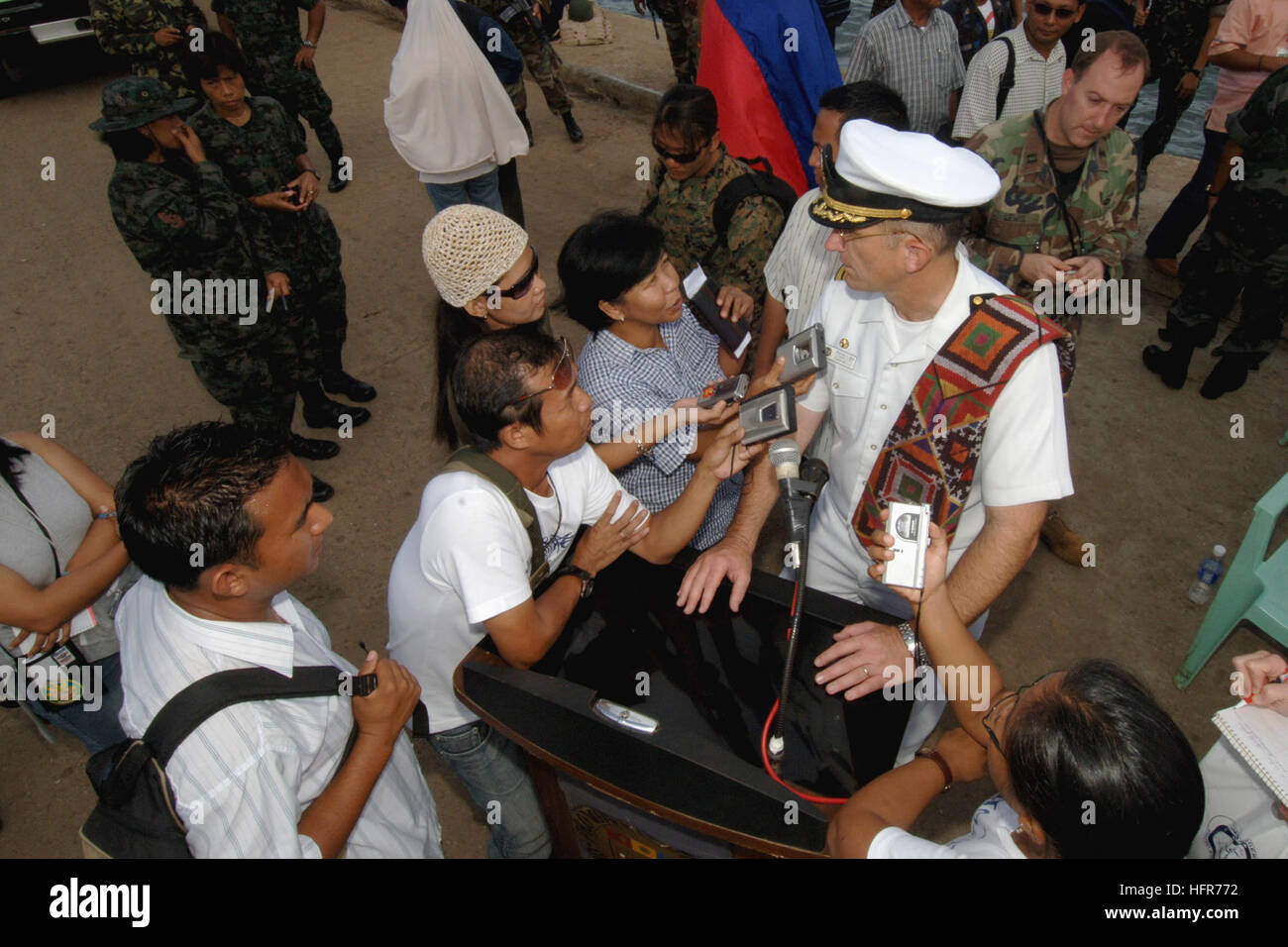 060603-N-6501M-029 Jolo, Philippines (June 3, 2006) - Commander ...