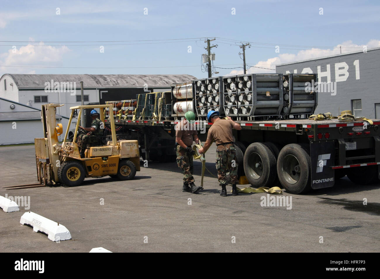 Cargo handlling operations hi-res stock photography and images - Alamy