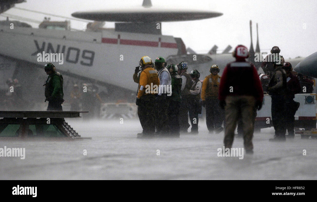 060622-N-7130B-441 Philippine Sea (June 22, 2006) Ð Exercise Valiant ...