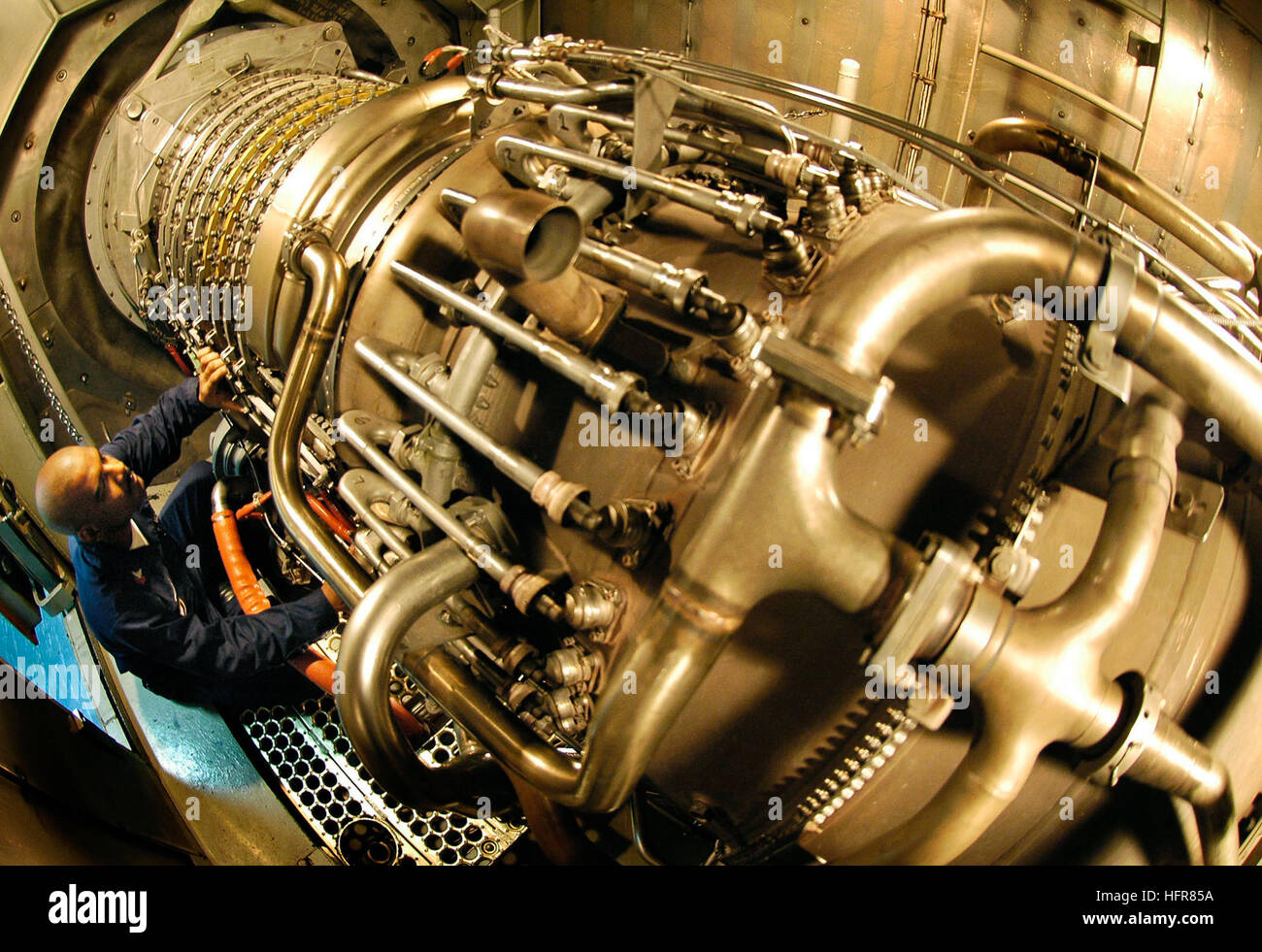 Lm 2500 gas turbine engine hi-res stock photography and images - Alamy