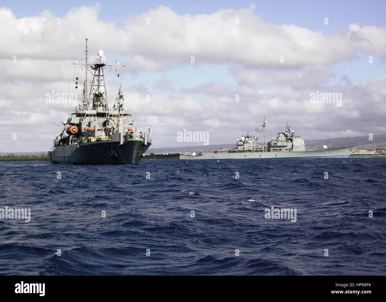 Usns salvor hi-res stock photography and images - Alamy