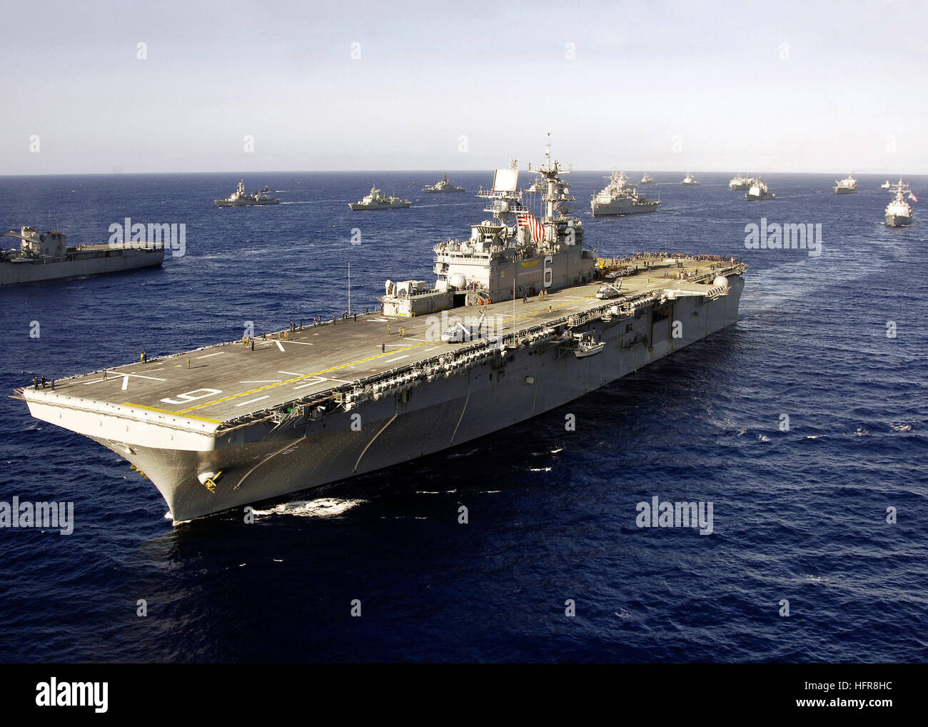 6 ship formation hi-res stock photography and images - Alamy