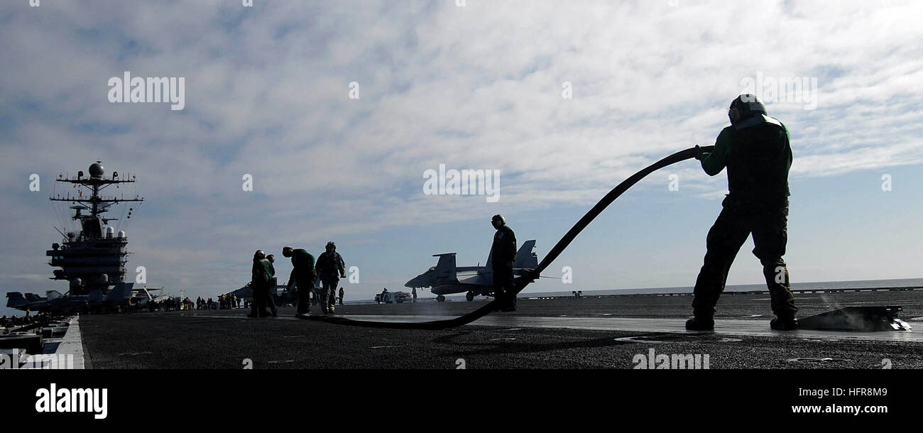 Steam catapult hi-res stock photography and images - Alamy