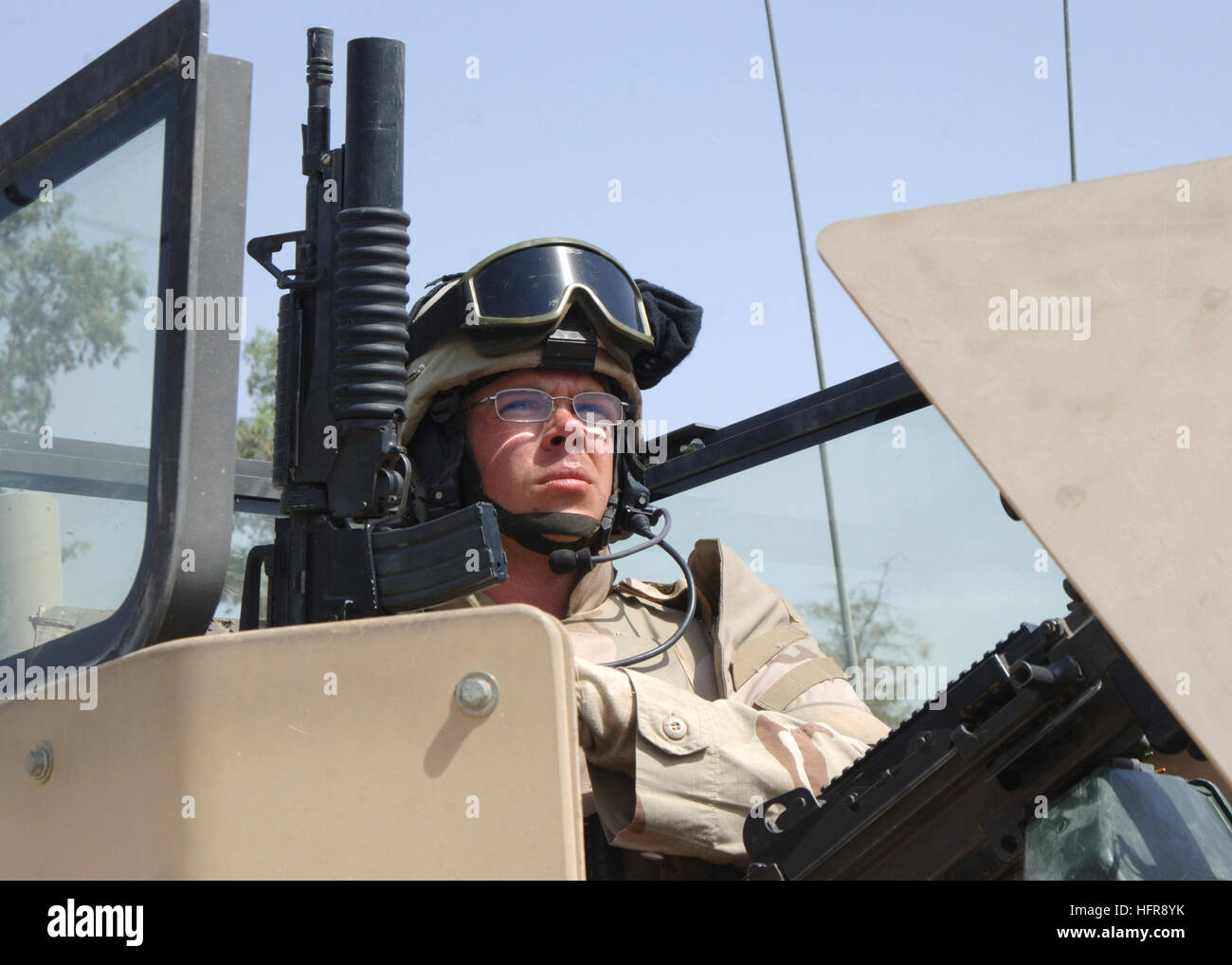 Us military humvee in iraq hi-res stock photography and images - Alamy