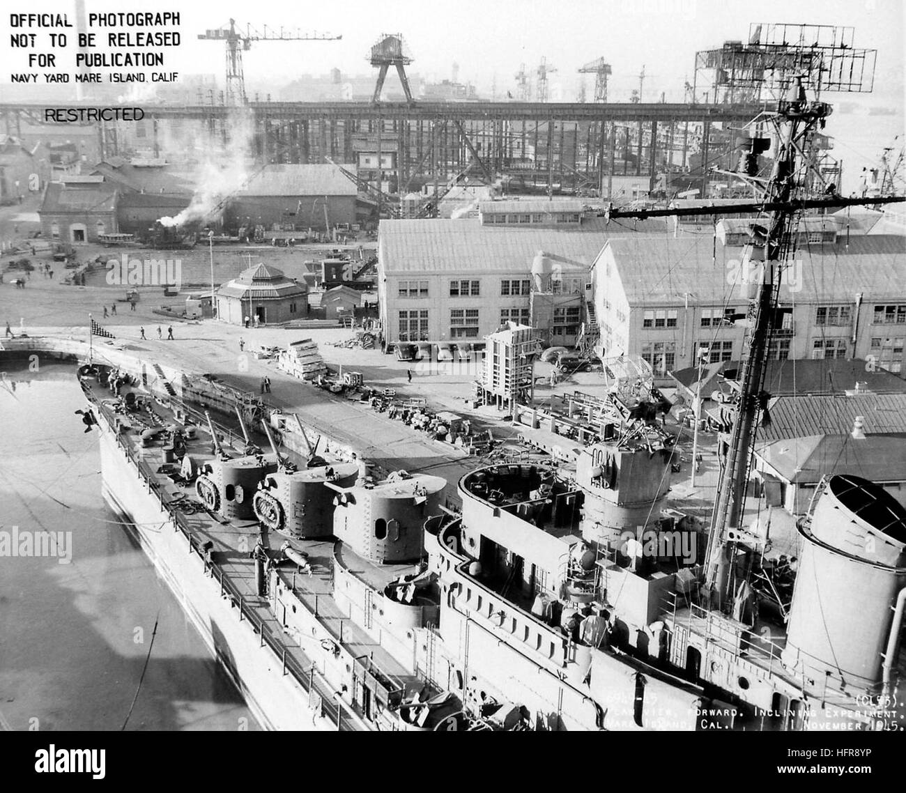 USS San Diego (CL-53) forward armament, late 1945 Stock Photo - Alamy