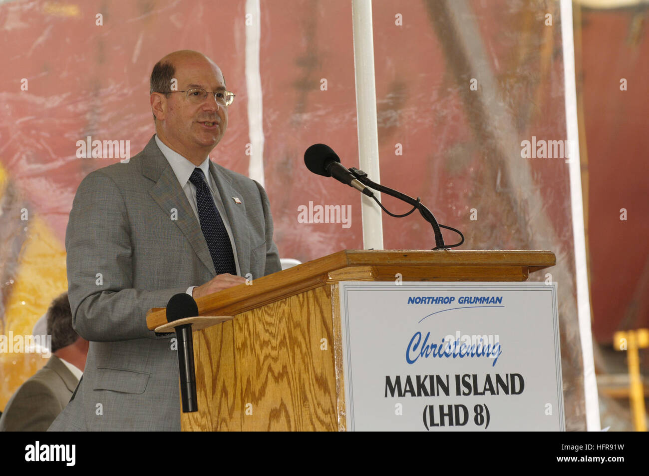 060819-N-3642E-099 Pascagoula, Miss. (Aug. 18, 2006) - Secretary of the ...