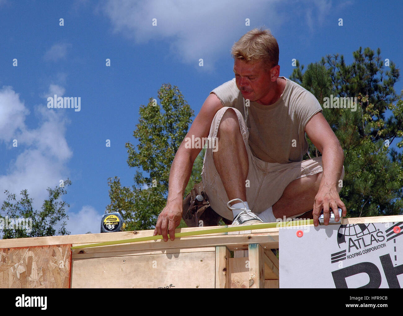 060828-N-8825R-004 Lauderdale, Miss. (Aug. 28, 2006) - Utilitiesman 1st ...