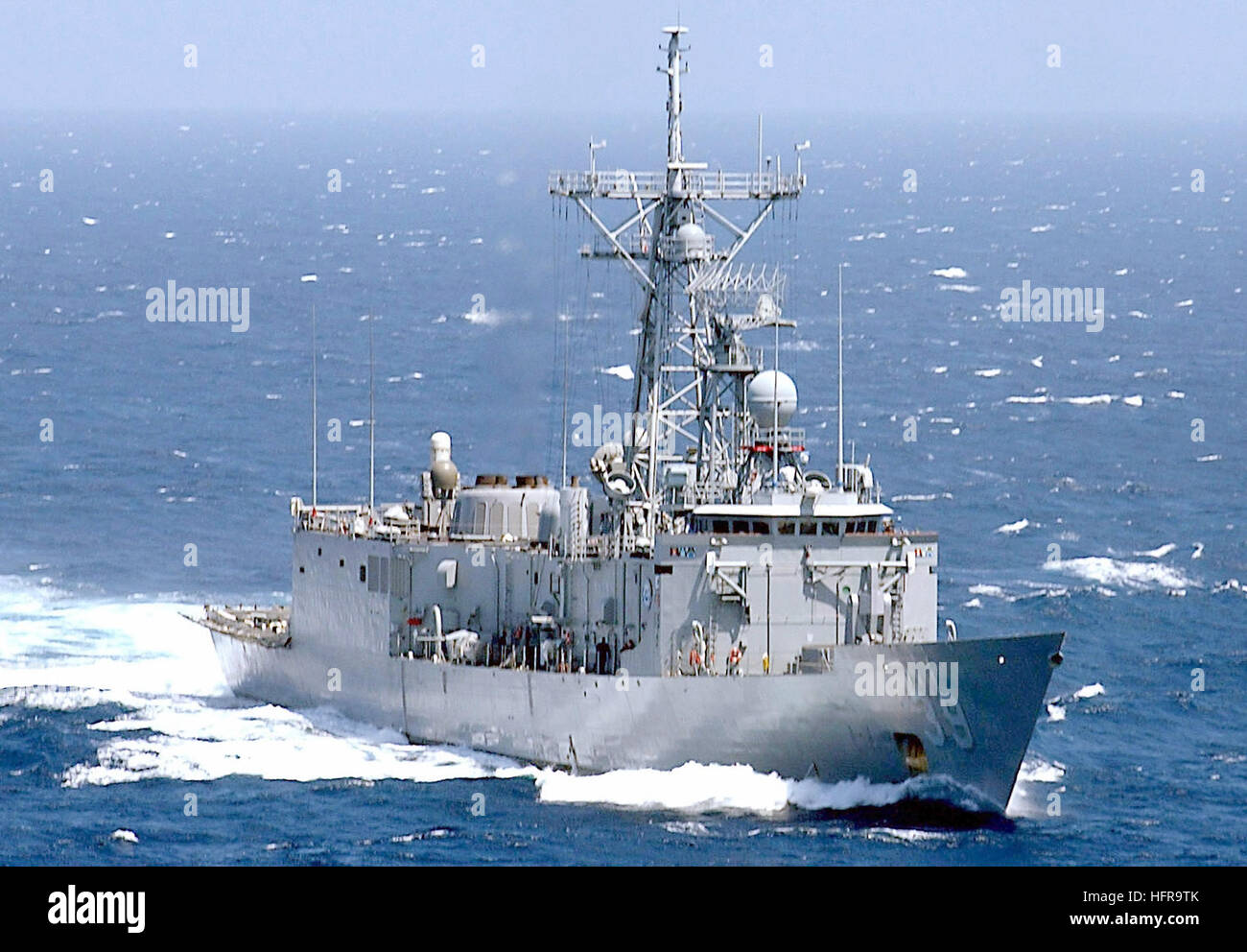 Starboard bow view of the US Navy (USN) OLIVER HAZARD PERRY CLASS ...