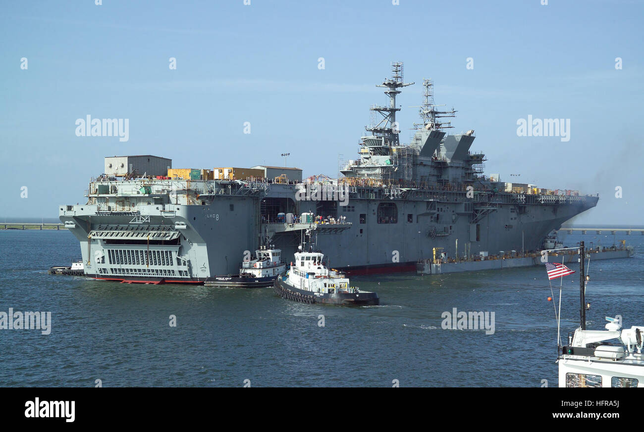 USS Makin Island (LHD-8) Float off-3 Stock Photo - Alamy