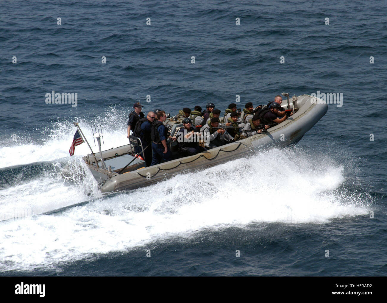 070809-N-7706C-001 SOUTH CHINA SEA (Aug. 9, 2007) - USS Jarrett (FFG 33 ...