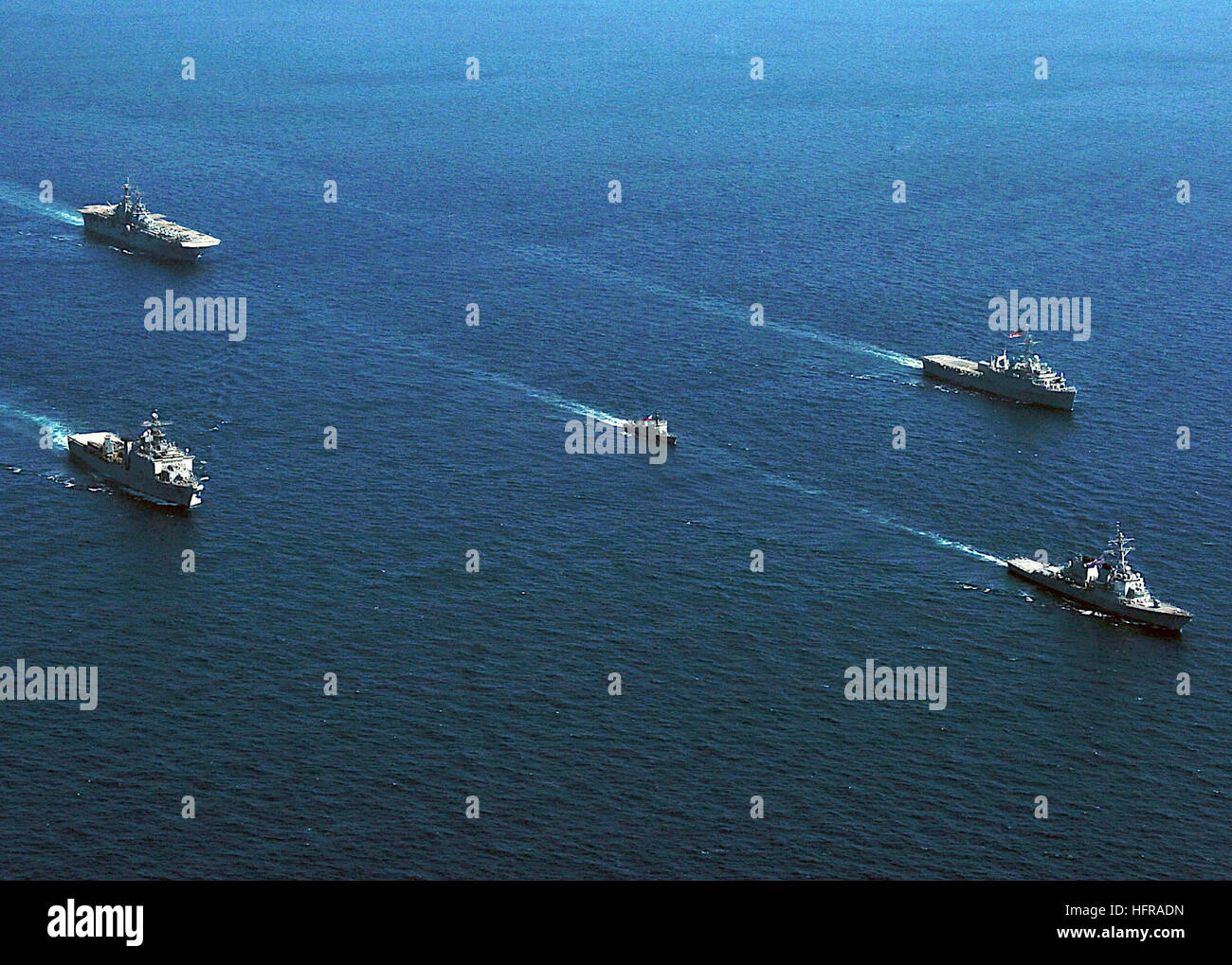 Talon vision and amphibious landing exercise hi-res stock photography ...