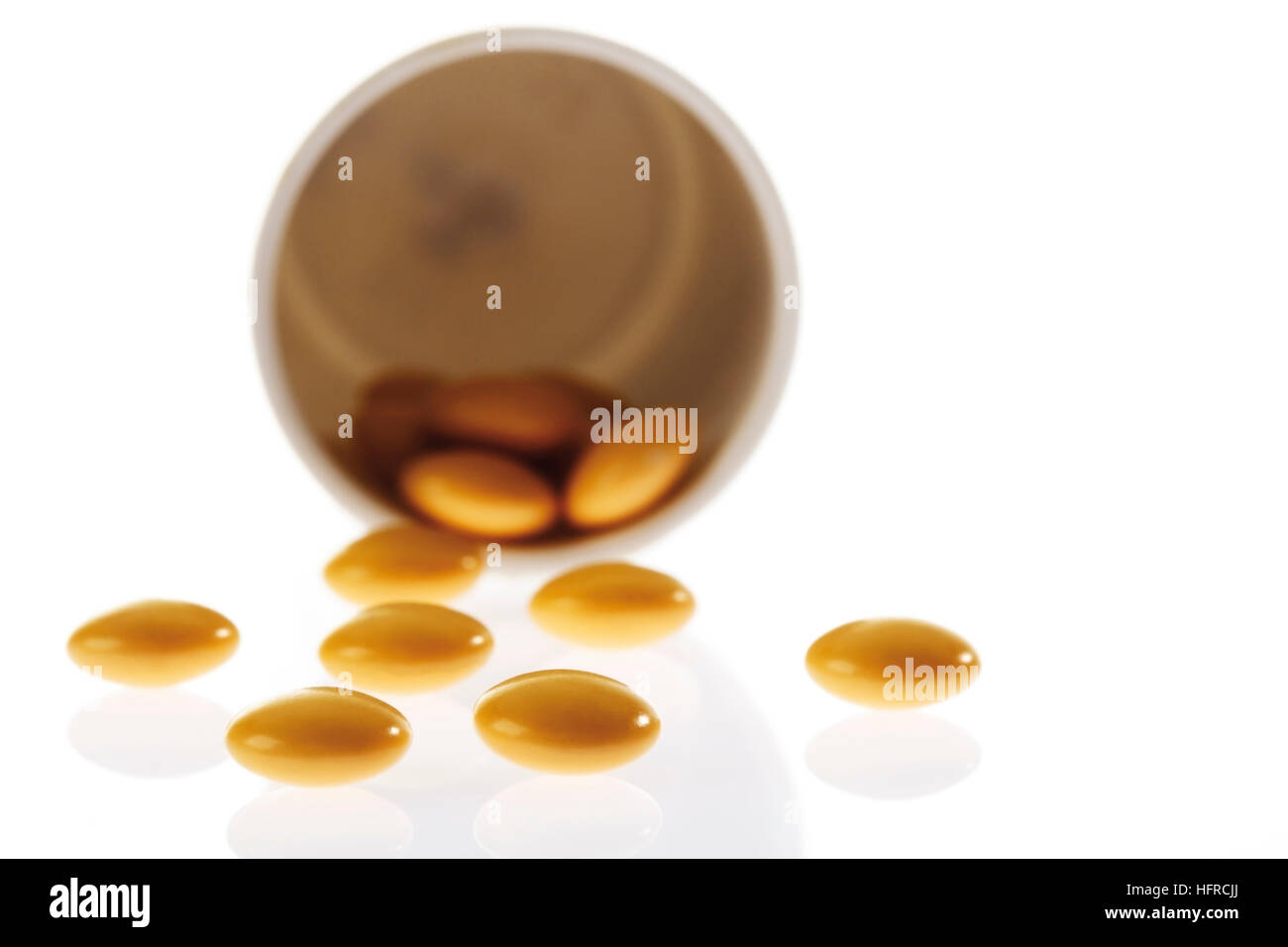 Pills falling cut out hi-res stock photography and images - Alamy