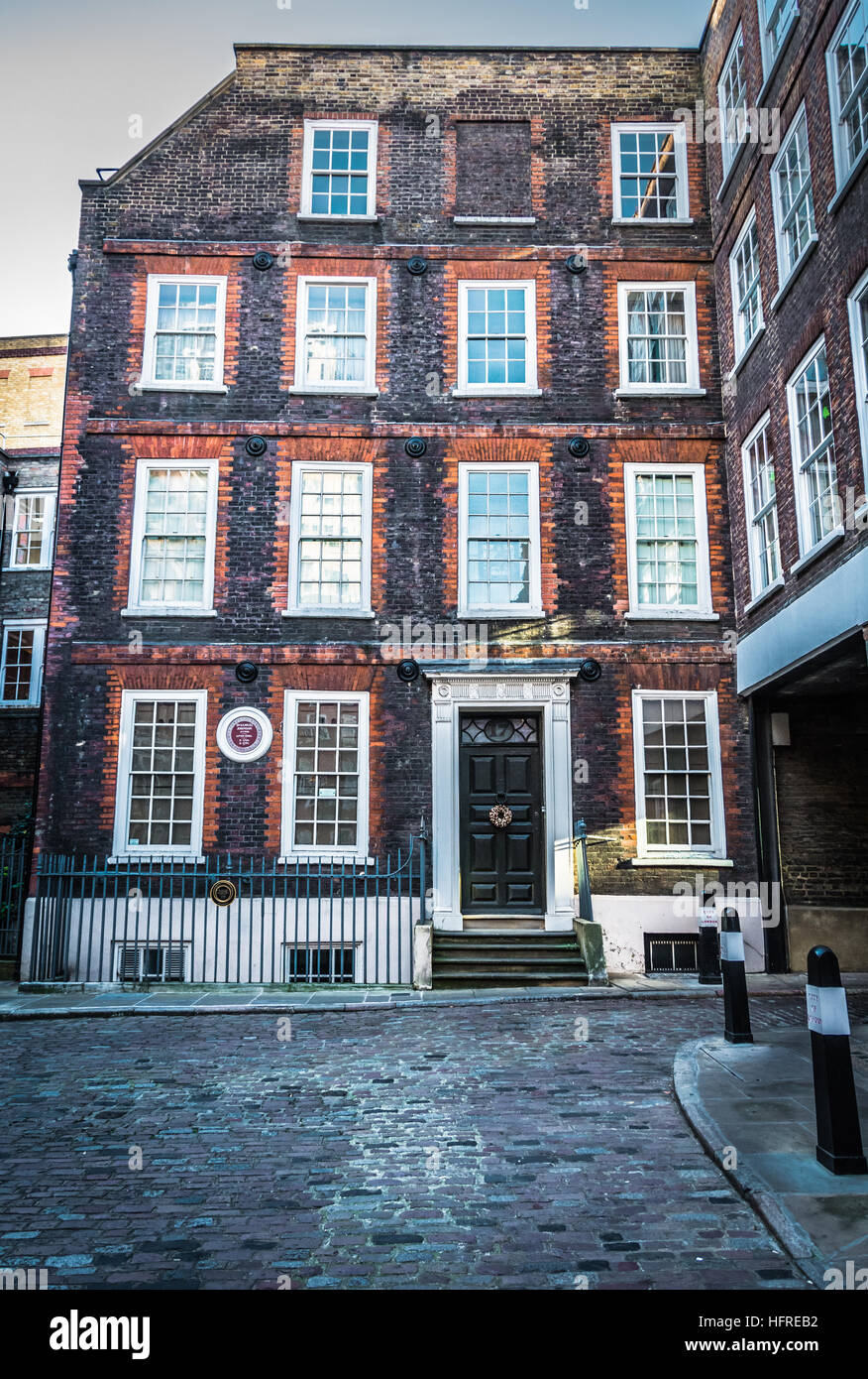 Plaque outside Dr Samuel Johnson's House, Gough Square, London, EC4 ...