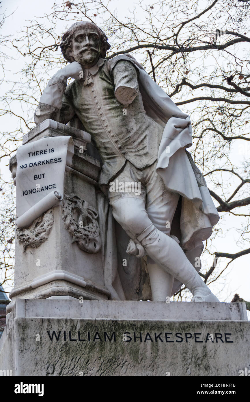 Shakespeare statues hi-res stock photography and images - Alamy