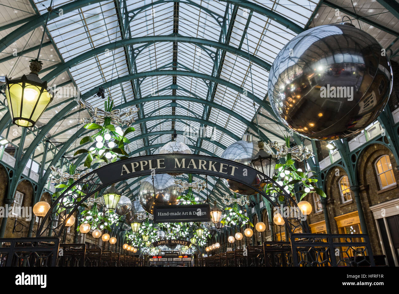The interior of Covent Garden Apple Market in London's West End, UK ...