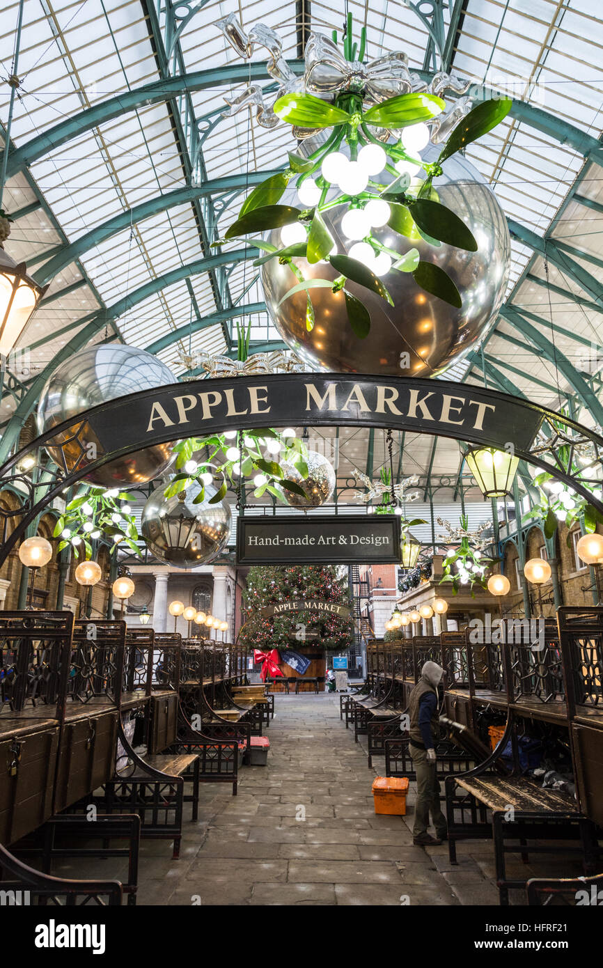 Apple market interior hi-res stock photography and images - Alamy