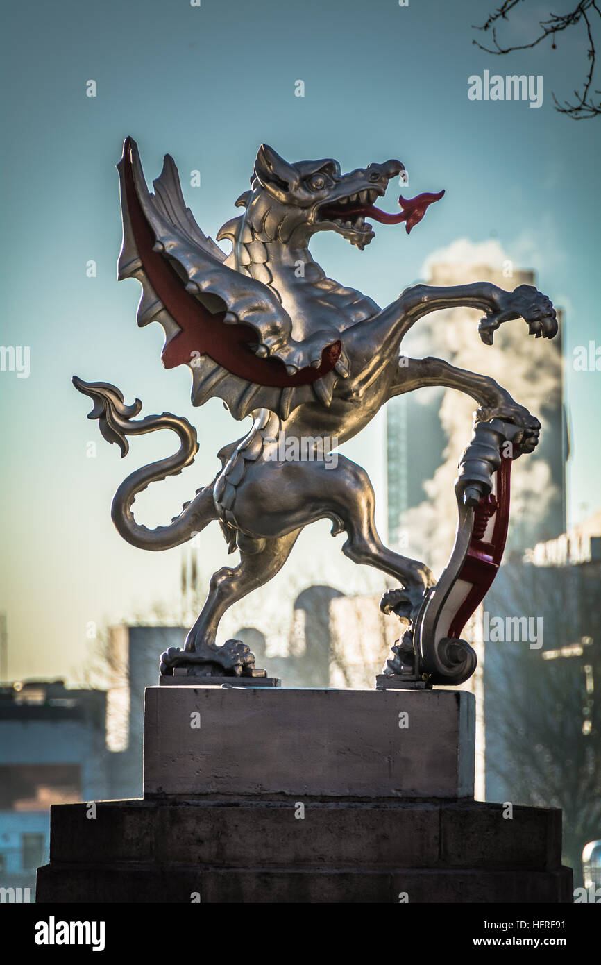 City of london dragon statue hi-res stock photography and images - Alamy