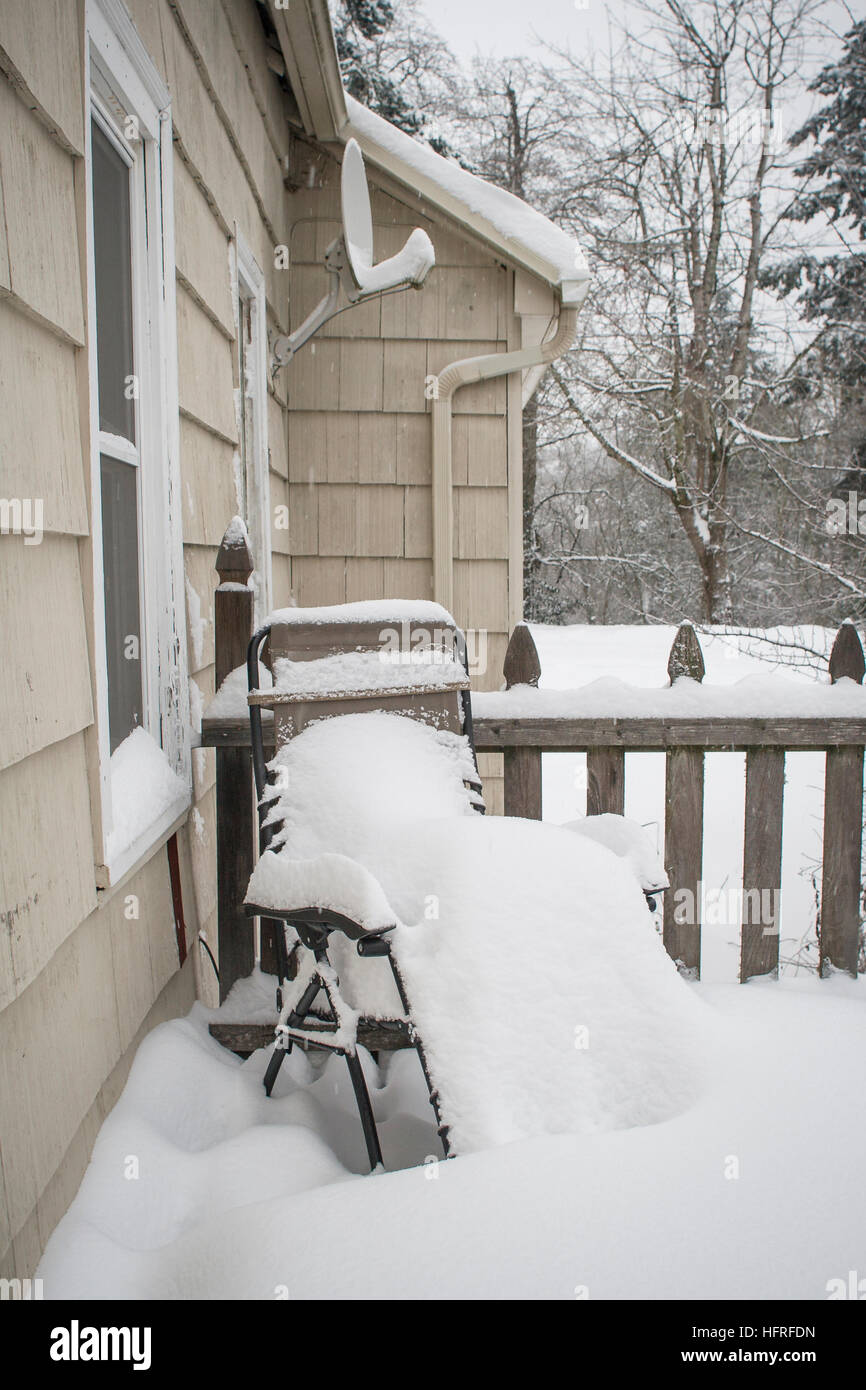Snow and chair hi-res stock photography and images - Alamy