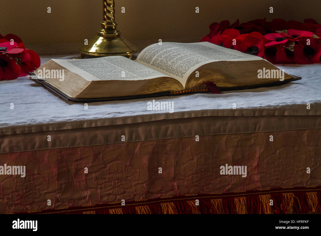 Open bible on altar hi-res stock photography and images - Alamy