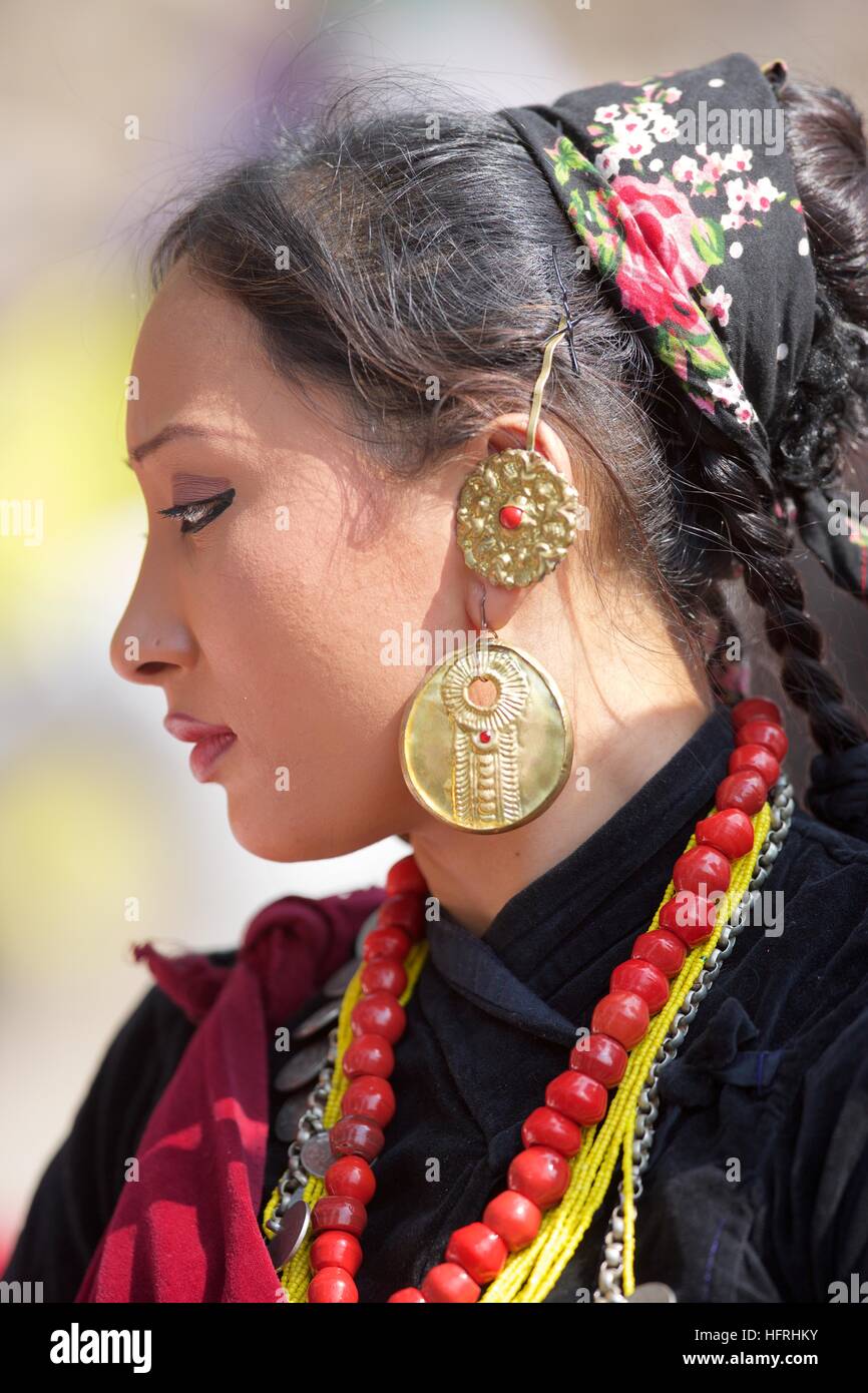 Nepal Nepalese woman traditional dress makeup celebration wedding ...