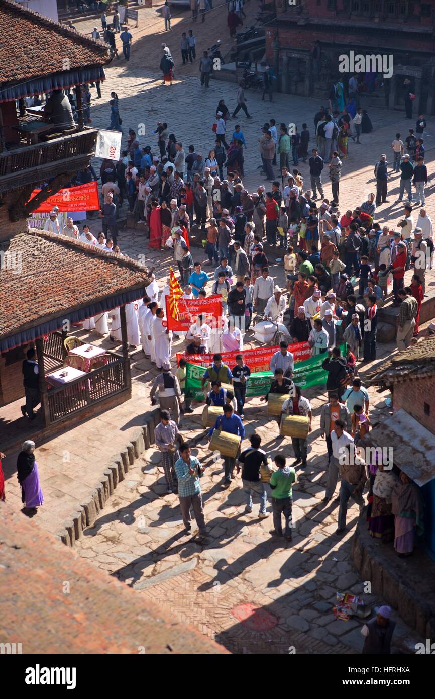 Nepal kathmandu asia crowd market hi-res stock photography and images ...