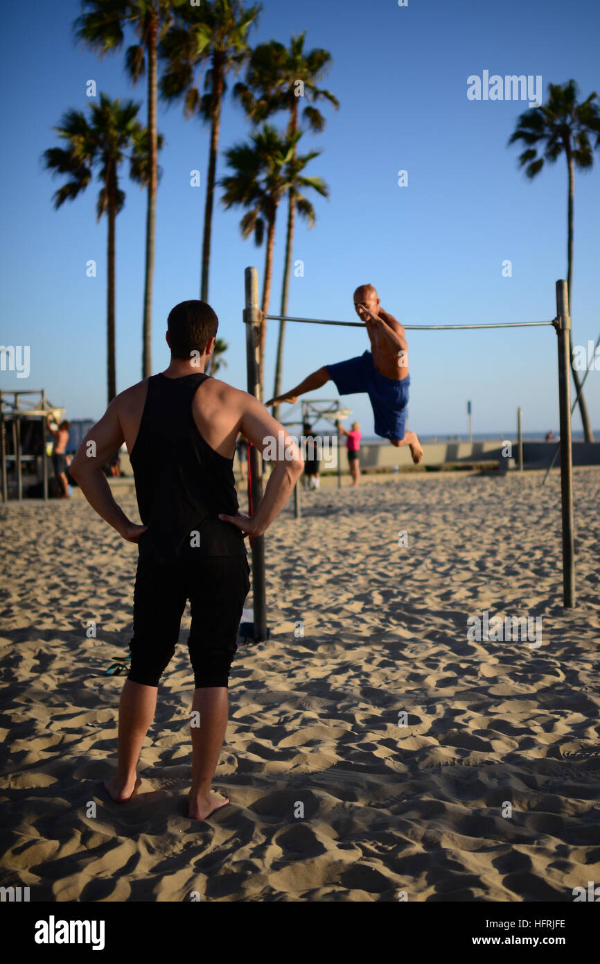 Muscle men beach hi-res stock photography and images - Alamy