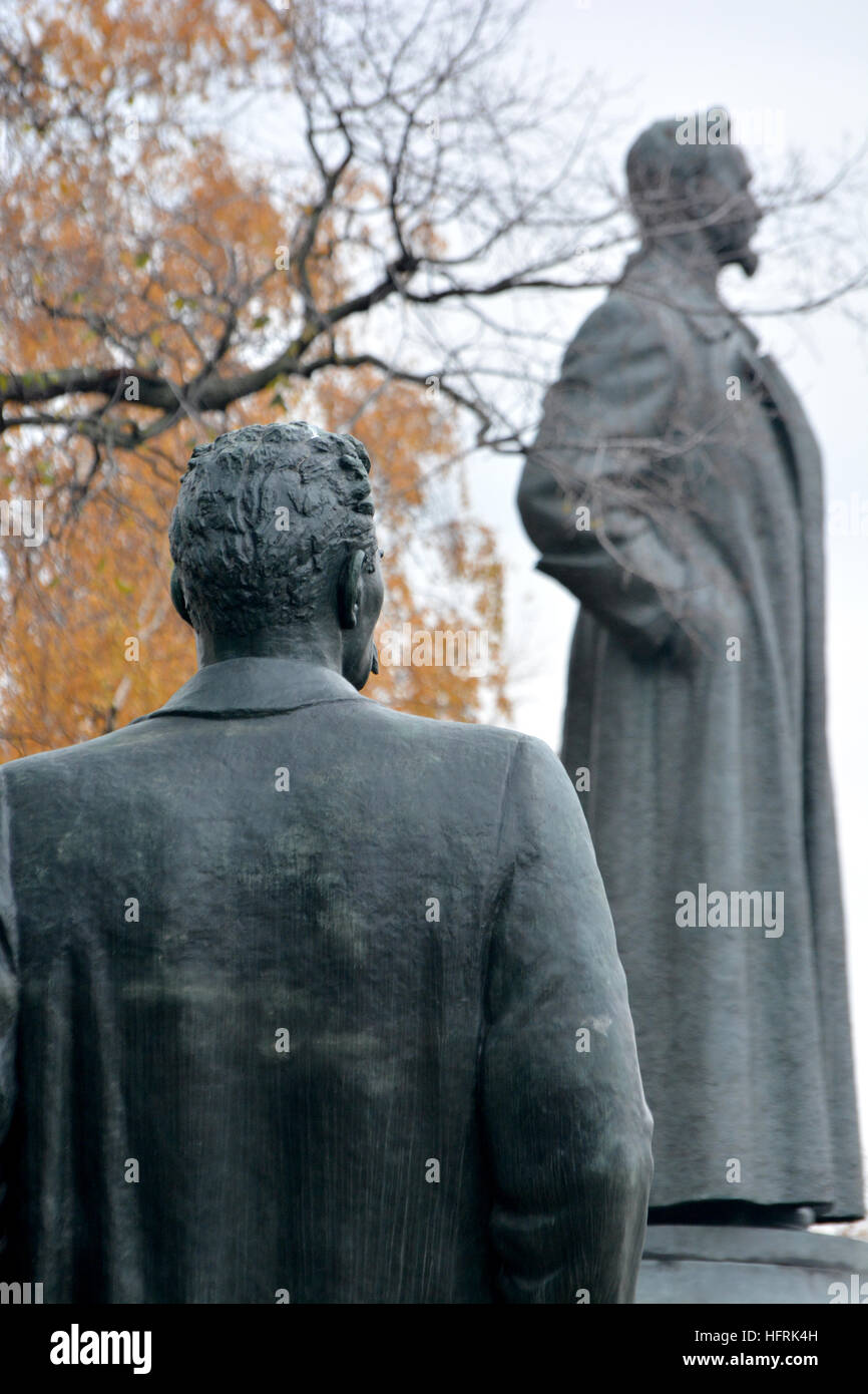 Statues in the Garden of Fallen Heroes, Moscow, Russia Stock Photo - Alamy