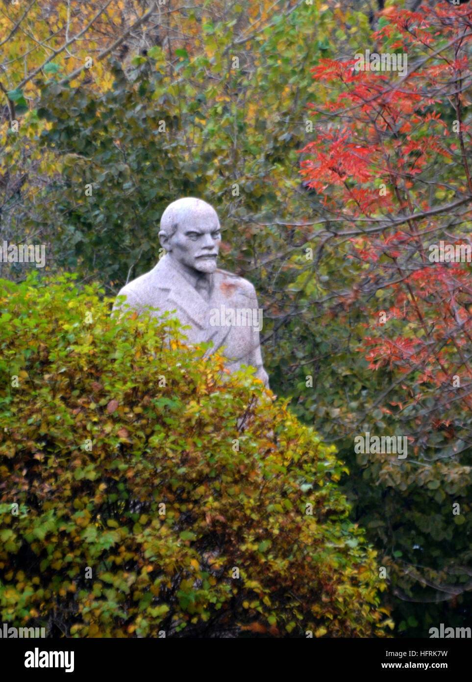Statues of Lenin, Garden of the Fallen Heroes, Moscow, Russia Stock ...