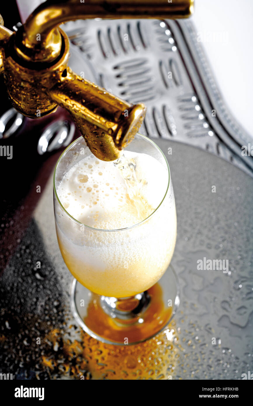 Tapping beer hi-res stock photography and images - Alamy