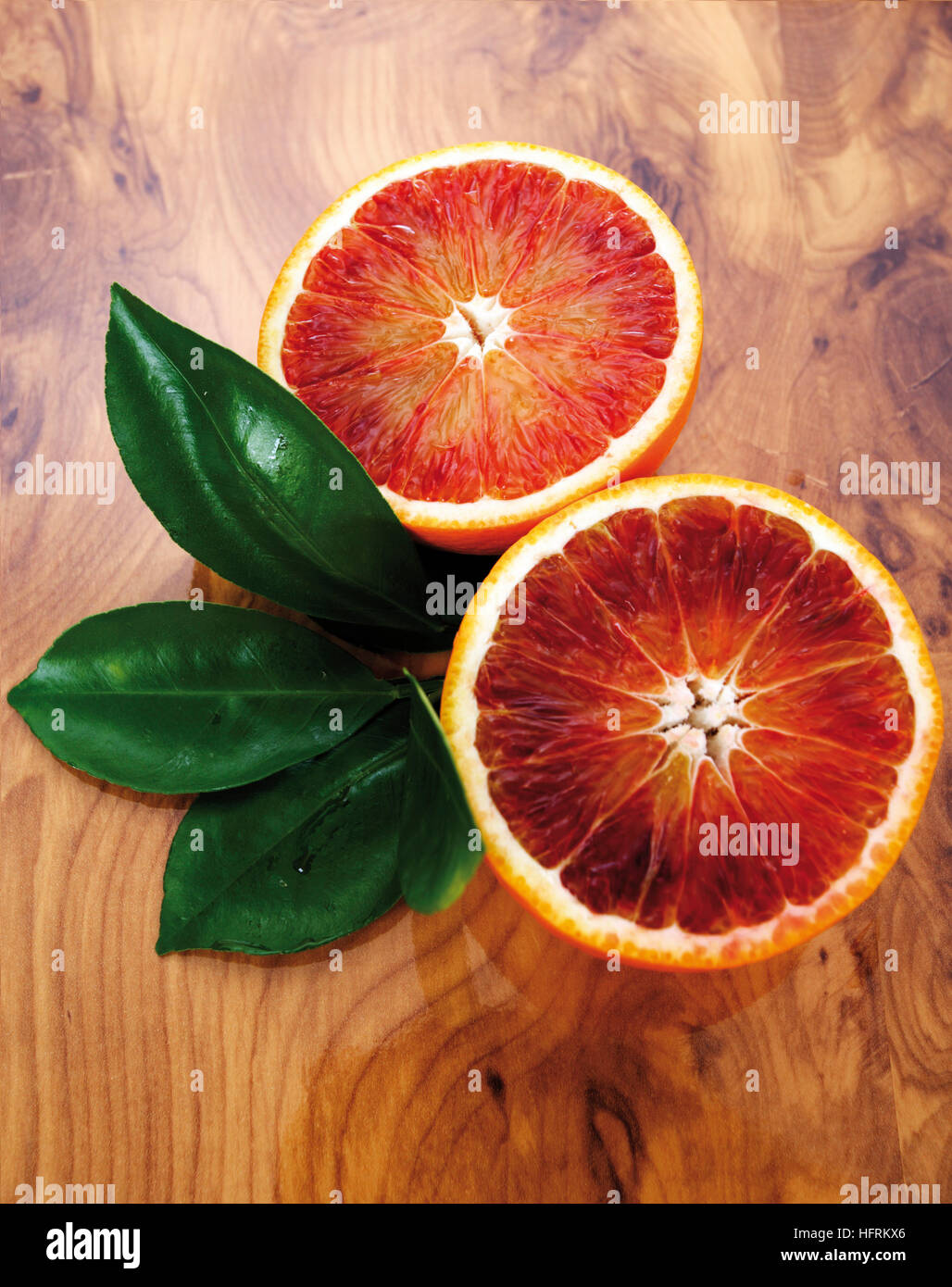 Cut-open blood orange (Citrus Stock Photo - Alamy