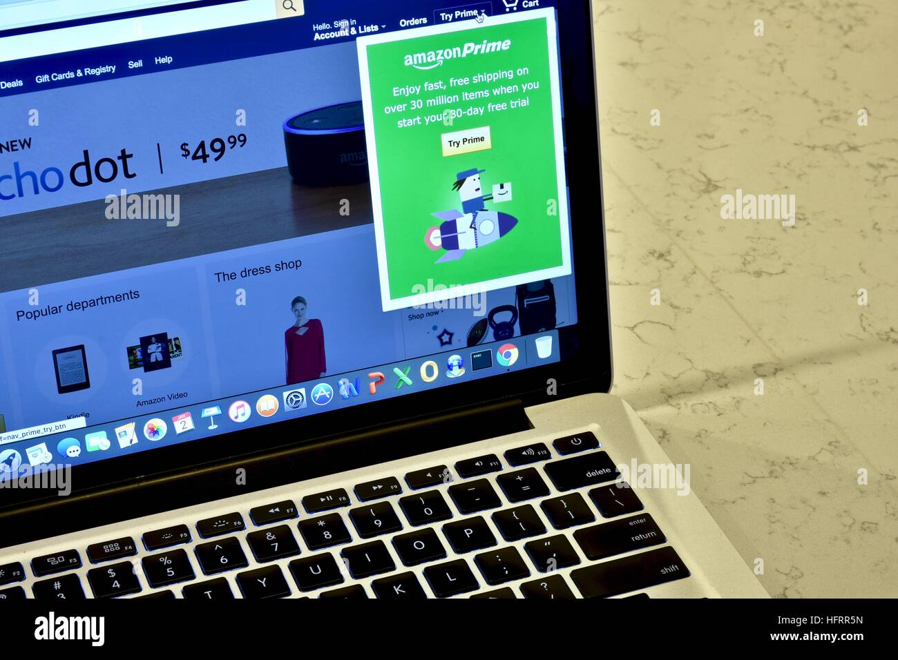 Apple macbook pro displaying apple hi-res stock photography and images ...