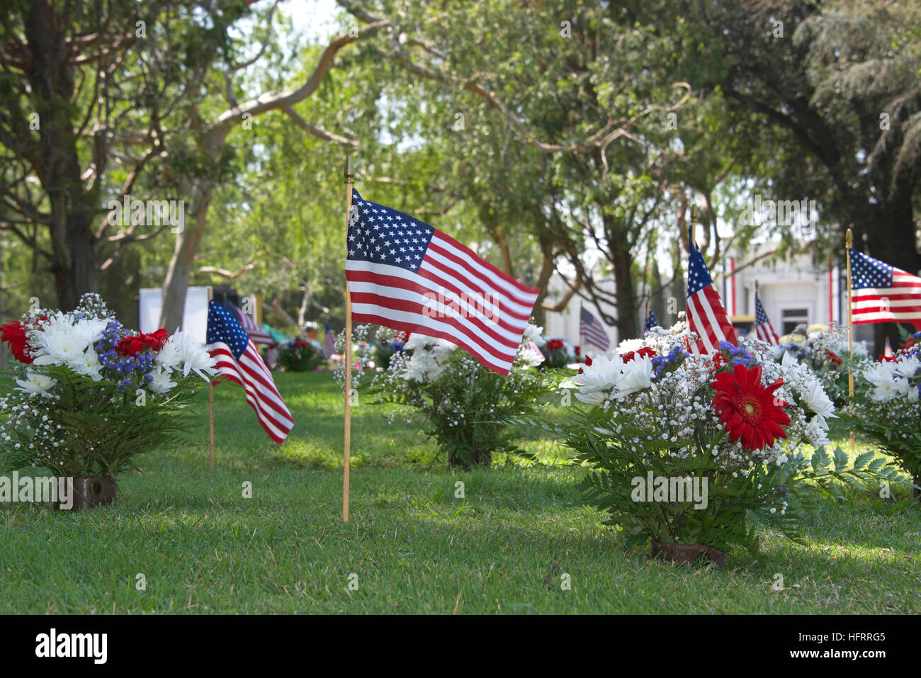 Memorial Day flags placed at the grave sites to pay tribute to fallen ...