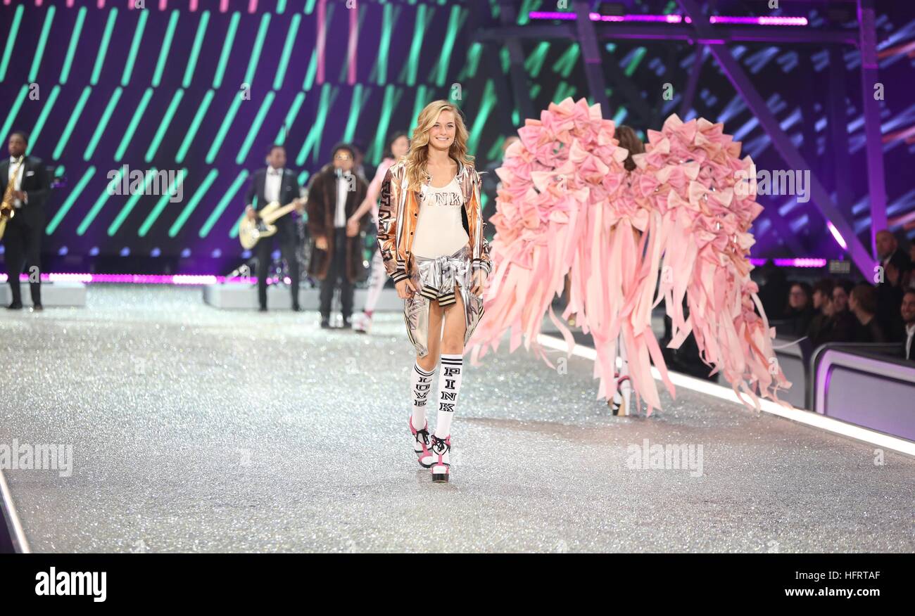 2016 Victoria's Secret Fashion Show Featuring: Model Where: Paris ...