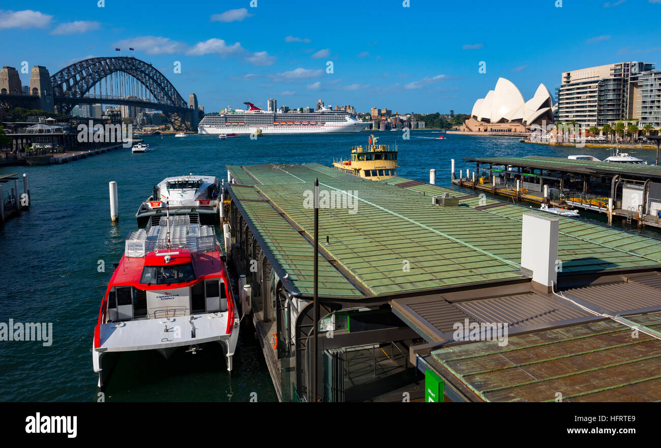 Ferry terminals hi-res stock photography and images - Alamy