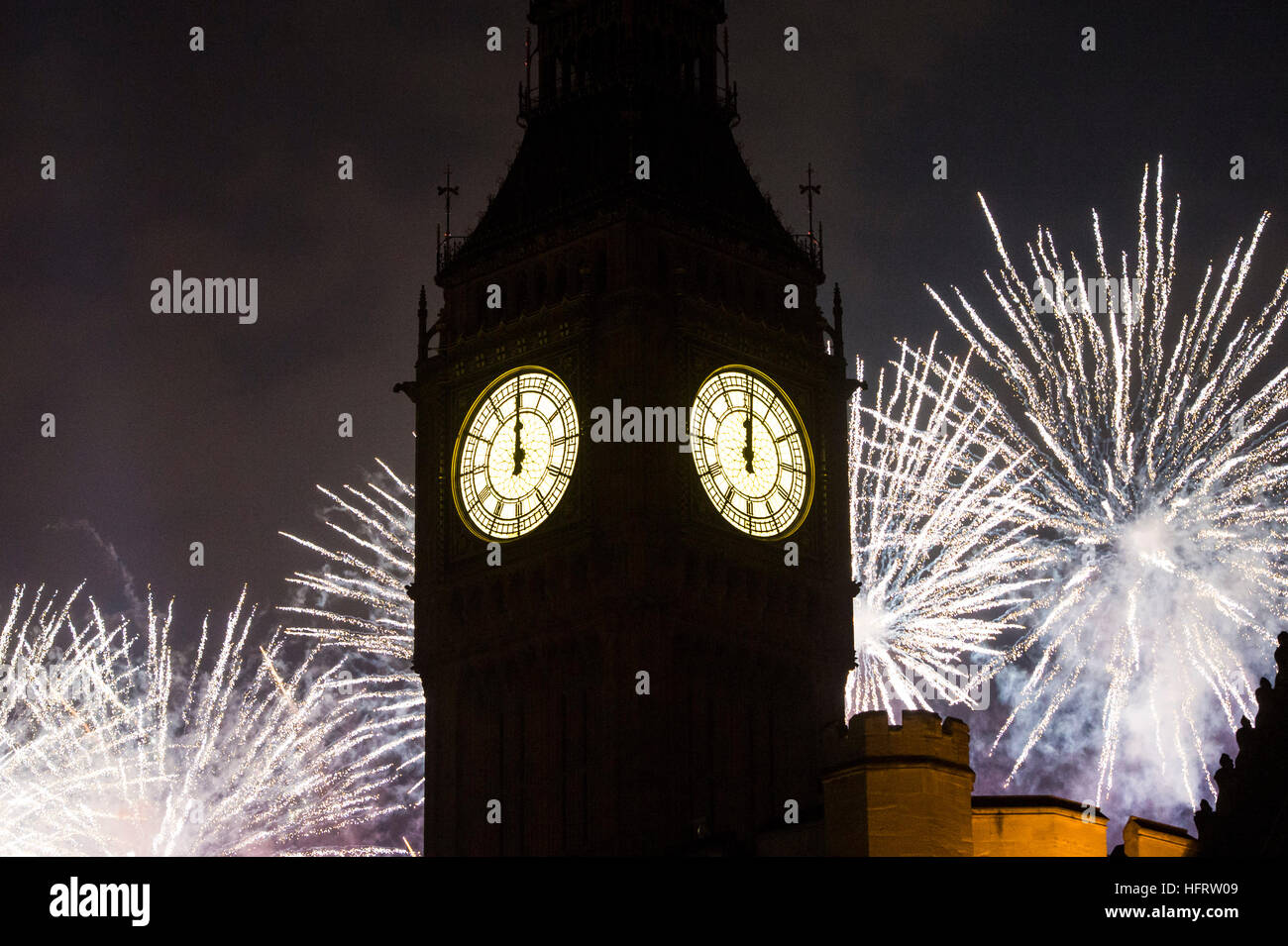Fireworks light up sky over parliament hi-res stock photography and ...
