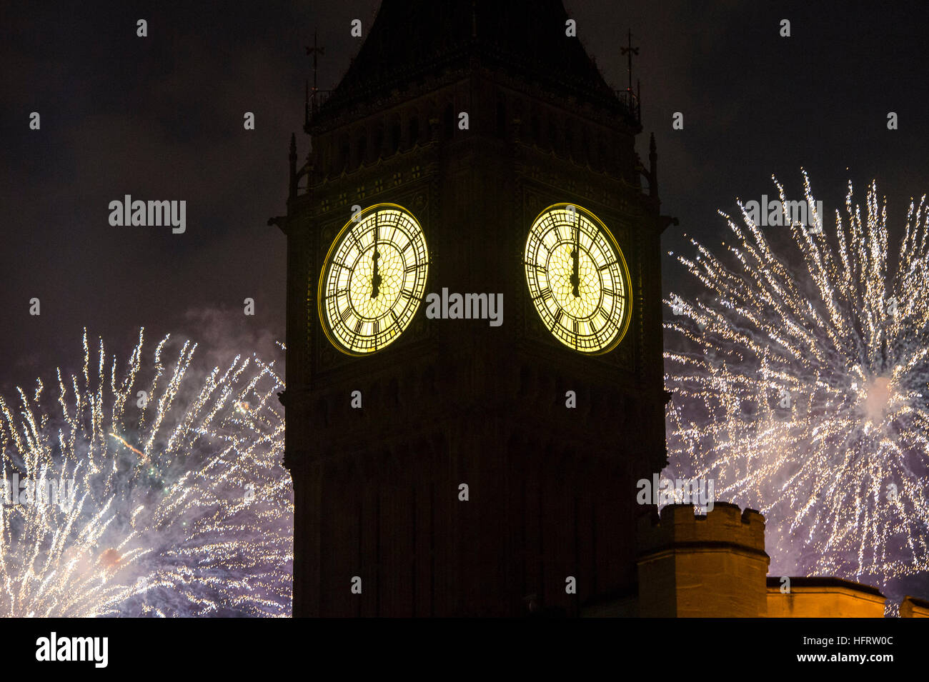 Fireworks light up sky over parliament hi-res stock photography and ...