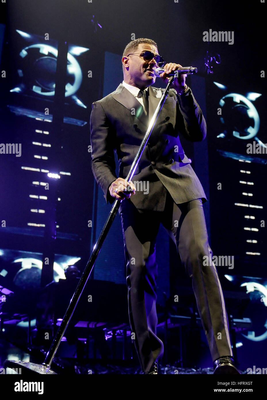 Maxwell performing live in concert supporting Mary J. Blige during her ...