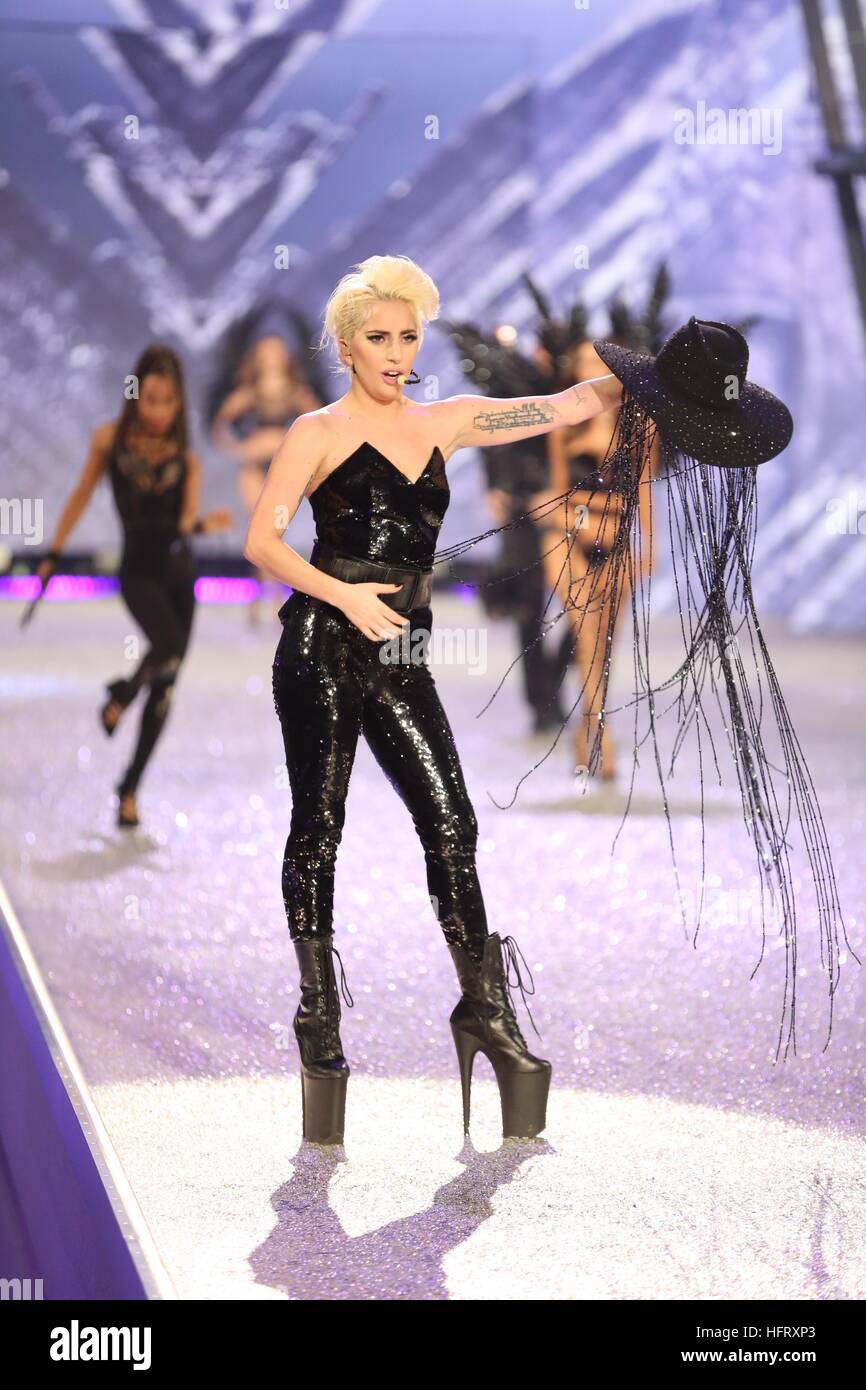 the Victoria's Secret Fashion Show on November 30, 2016 in Paris ...