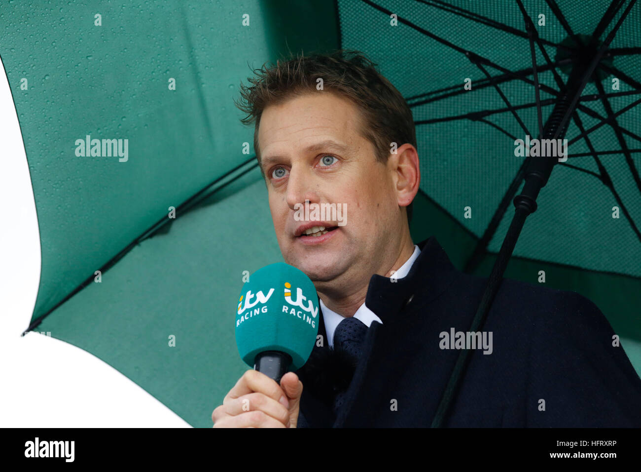 Itv racing presenter ed chamberlin presents hi-res stock photography ...